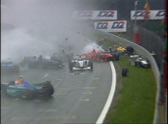 The most expensive car pile-up of eVar..?? | AmiBay