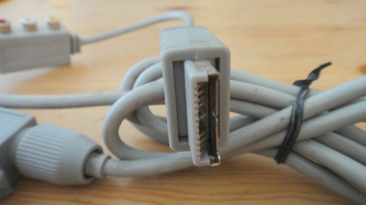 Closed - AV cable with Scart-connector and 3x cinch for Playstation 1 ...