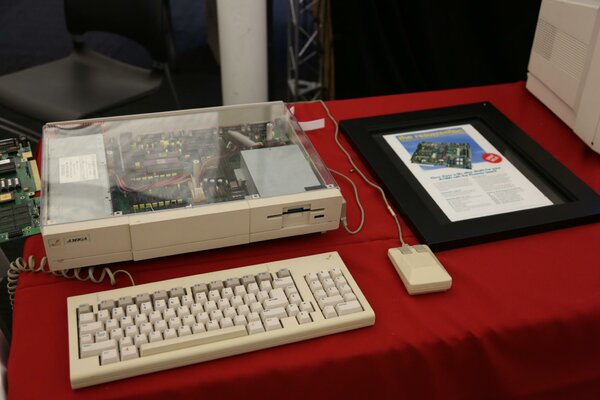 Acrylic cover for Amiga 1000 | AmiBay