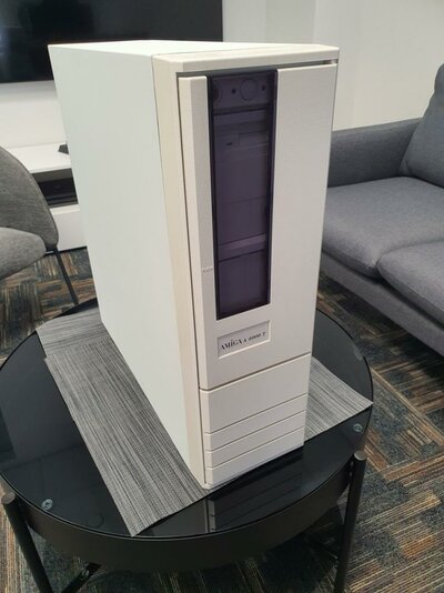 Closed - Amiga 4000T (ESCOM) 040, 256 MB Big Ram, MNT ZZ9000, perfect ...