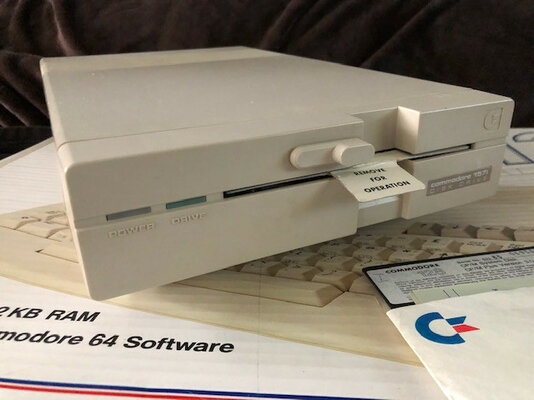Closed - Boxed commodore 128 + 1571 with PSU, booklets and cables | AmiBay