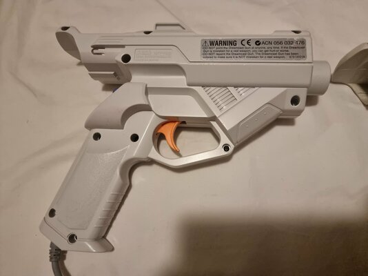Closed - Sega Dreamcast 2 x official Light Guns Fully Restored ...