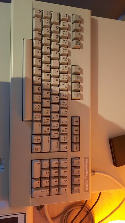 Closed - commodore 128D keyboard | AmiBay