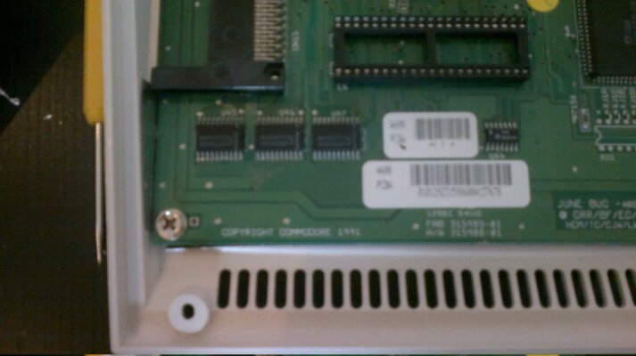 Removing the RF modulator from A1200 | AmiBay