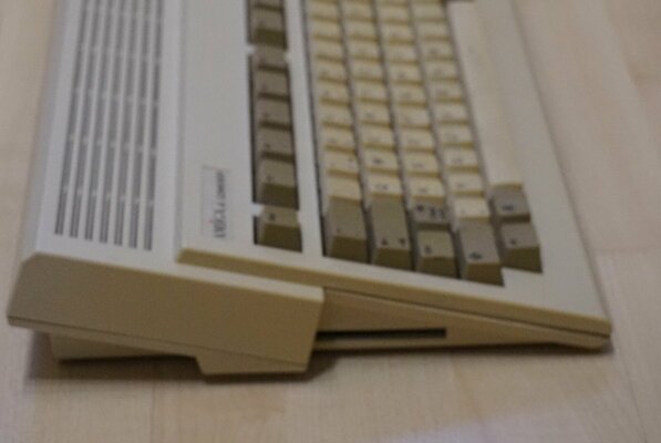 Closed - Amiga 1200 Escom recapped in Amiga Magic Box ( incomplete ...