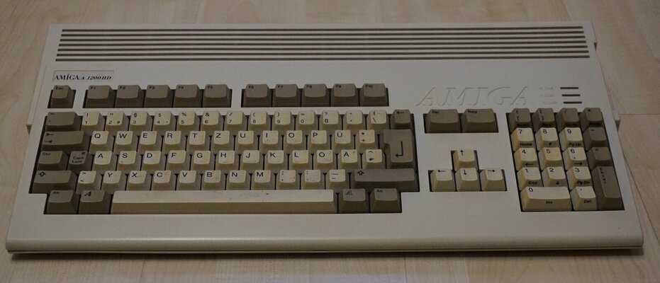 Closed - Amiga 1200 Escom recapped in Amiga Magic Box ( incomplete ...