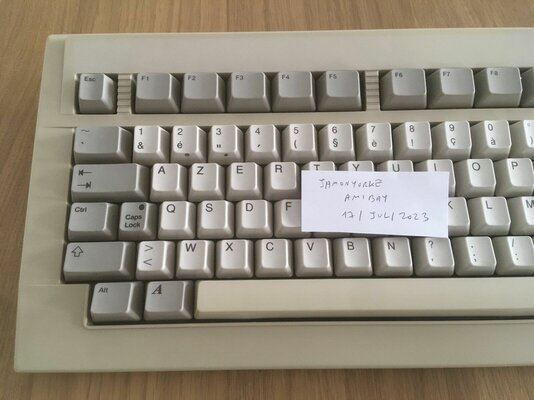 Sold - Amiga 3000 keyboard AZERTY french layout A3000 | AmiBay