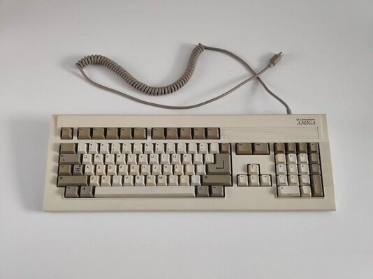 Closed - Commodore Amiga 4000/030 + keyboard UK layout | AmiBay