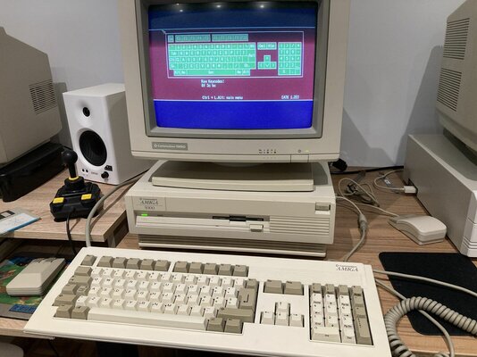 Closed - Amiga 4000 keyboard (Italian layout) | AmiBay