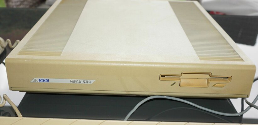 Sold - Atari Mega ST4 with ICD AdSpeed Accel, M110 video card, German Keyboard and Mouse | AmiBay