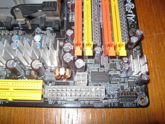 Closed - DFI LANParty nF4 Ultra-D motherboard + CPU | AmiBay