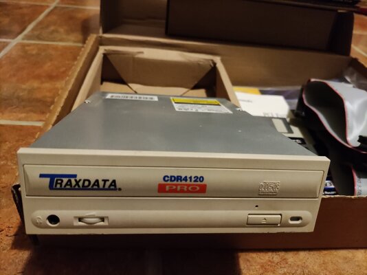 Closed - Traxdata CDR 4120 PRO SCSI KIT | AmiBay