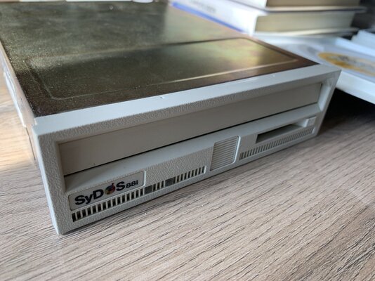 Sold - Syquest drive 88mb + 5 hard disk cartridges | AmiBay