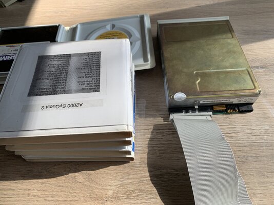 Sold - Syquest drive 88mb + 5 hard disk cartridges | AmiBay