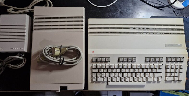 Closed - Commodore C128 + FDD 1571 | AmiBay