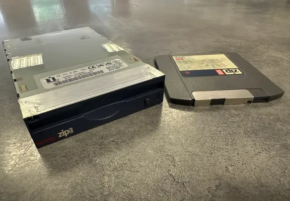 Sold - iOmega ZIP100Si Internal SCSI ZIP Drive + disk | AmiBay