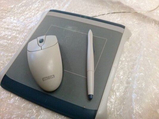 Wacom Graphire 2 graphics tablet with pen and mouse | AmiBay