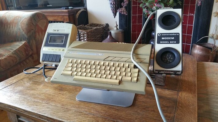 Closed - commodore modem acoustic coupler 8010 plus old Pet datasette ...