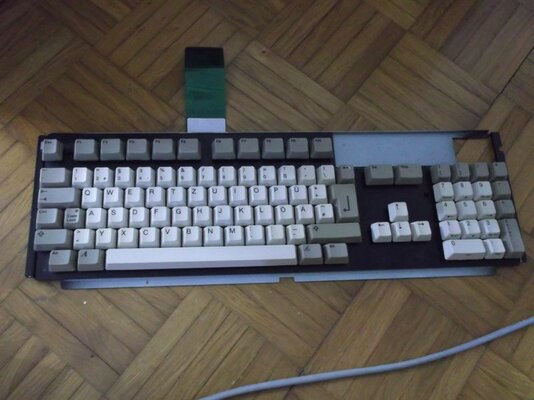 Sold - a1200 keyboard german layout | AmiBay